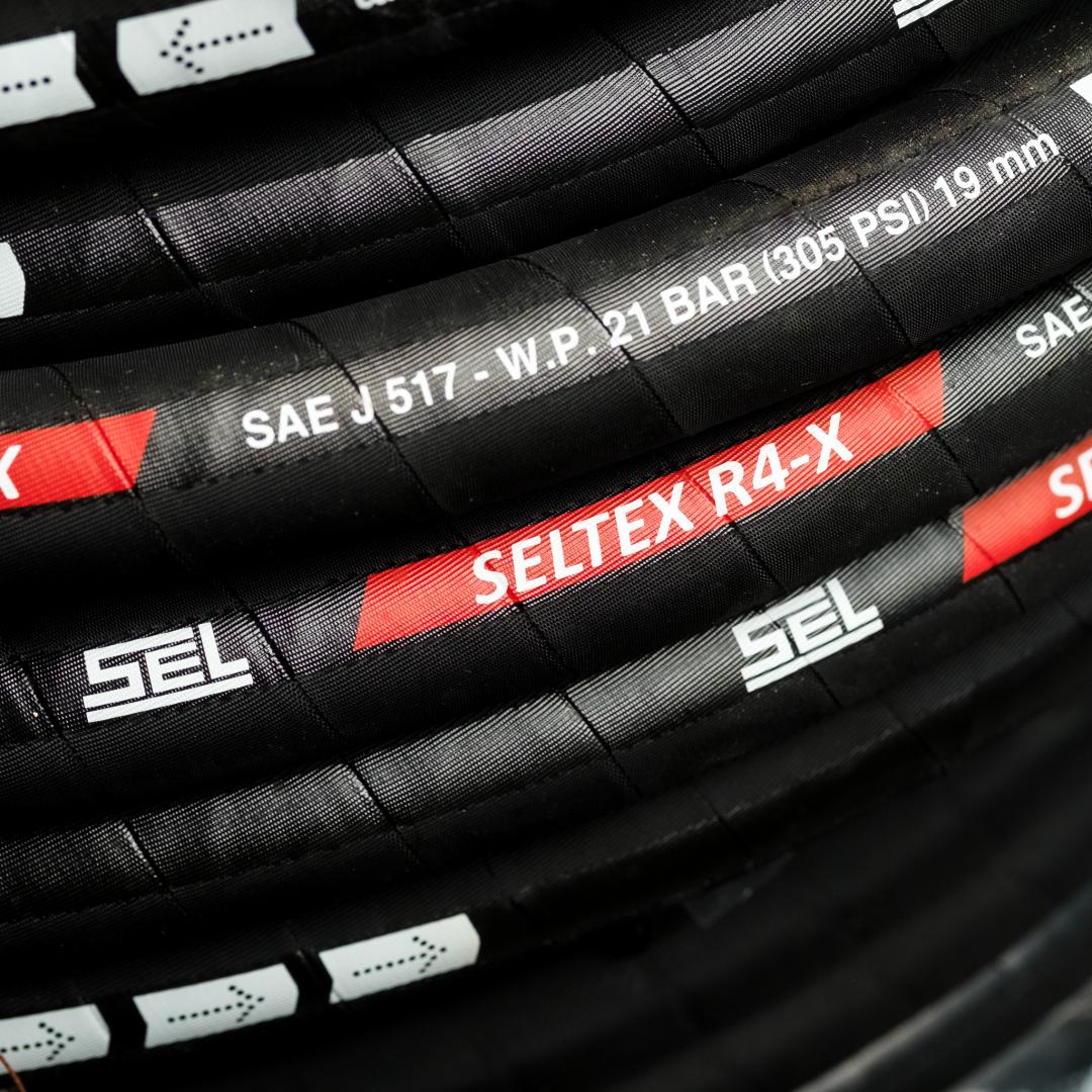 SELTEX R4-X High pressure hose with 2 textile braids